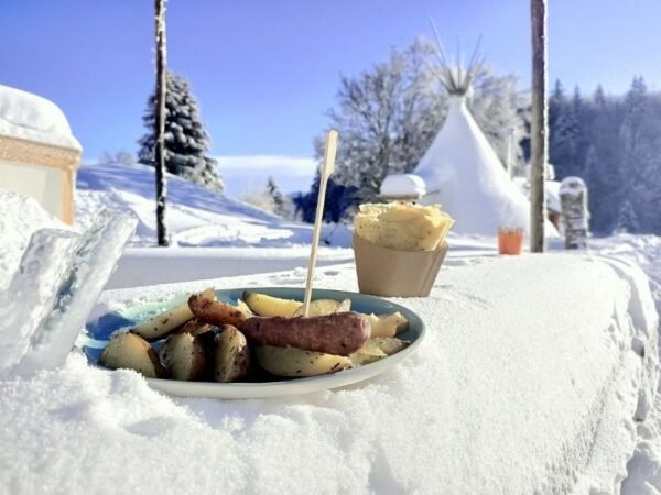 Restaurant de spécialités savoyardes et locales en montagne - Village Tipi